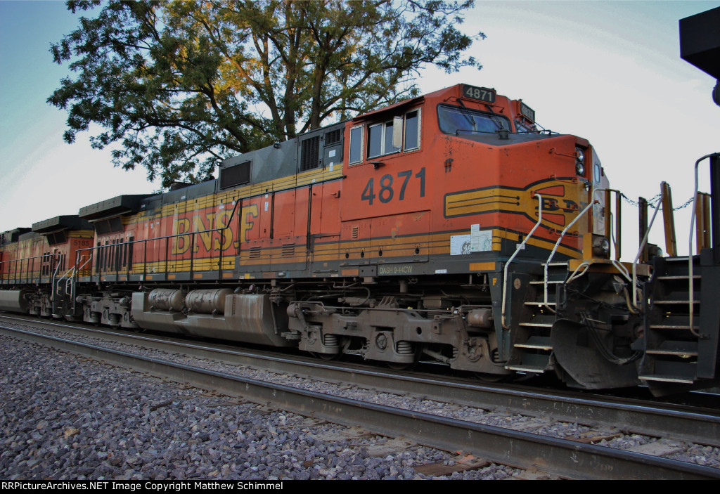 BNSF 4871